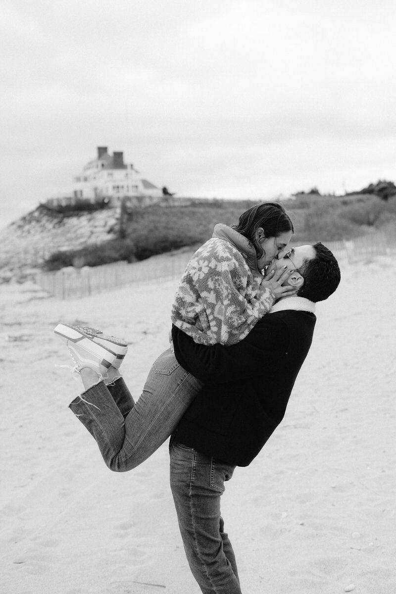 Black and White Engagement Photos: The Ultimate Guide ...